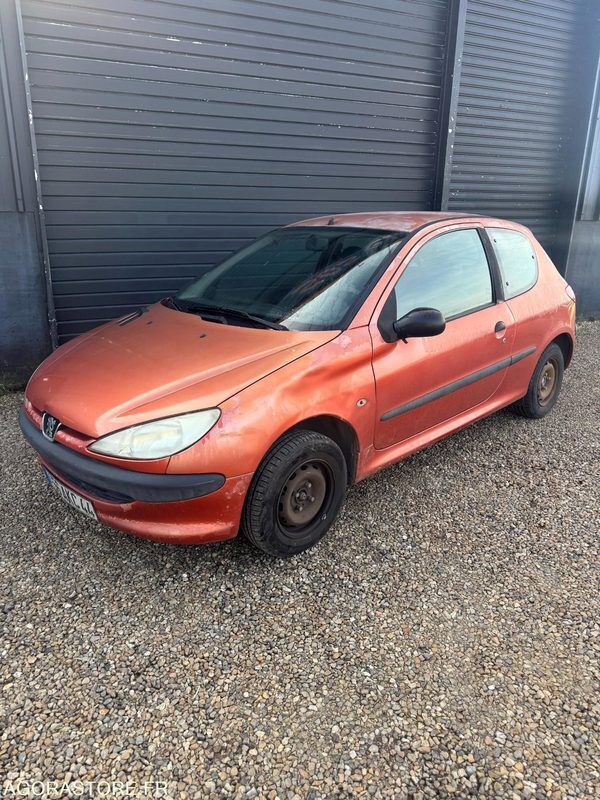 Prodaje se Peugeot 206 hečbek na aukciji