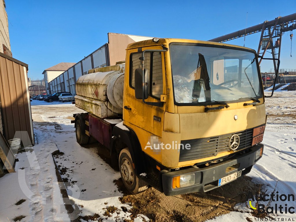 Prodaje se Mercedes-Benz 814 autocisternu za gorivo na aukciji