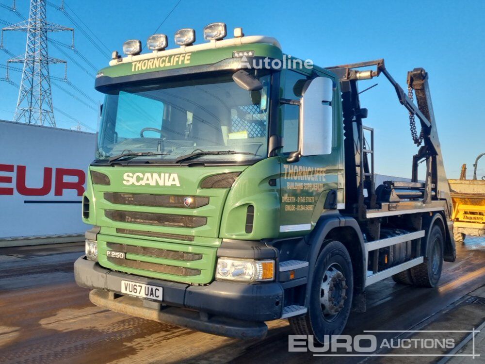 Prodaje se Scania P250 podizač kontejnera na aukciji