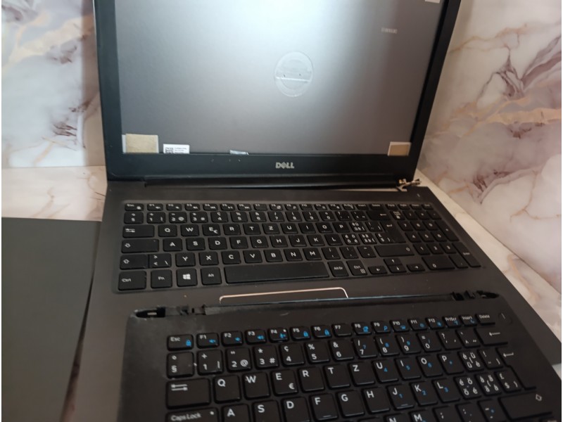 Laptop za delove