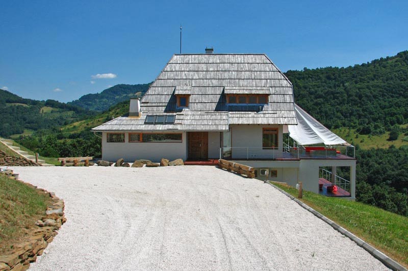 PRODAJE SE KUĆA SA POGLEDOM NA REKU DRINU