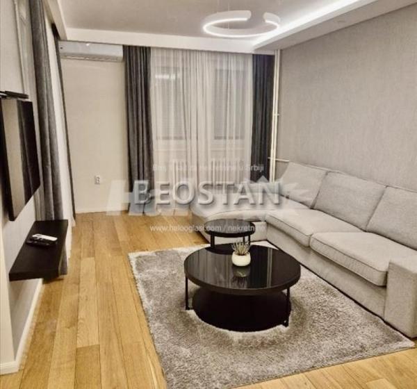 Bulevar Oslobođenja, Trosoban stan za izdavanje, 80m2, 800€