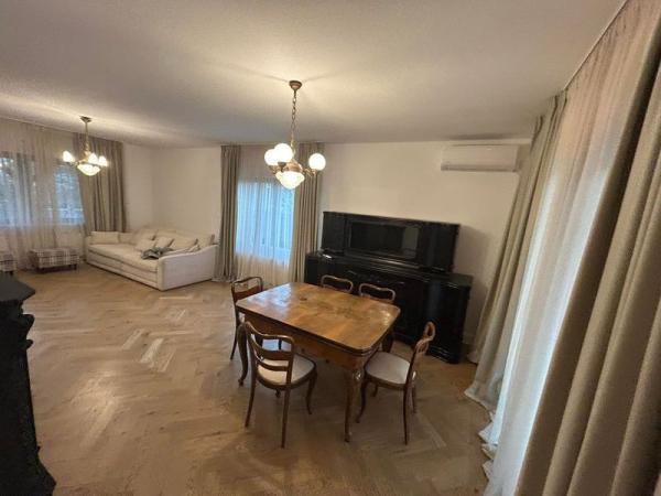 Kuća na prodaju, 299m2, 680.000€