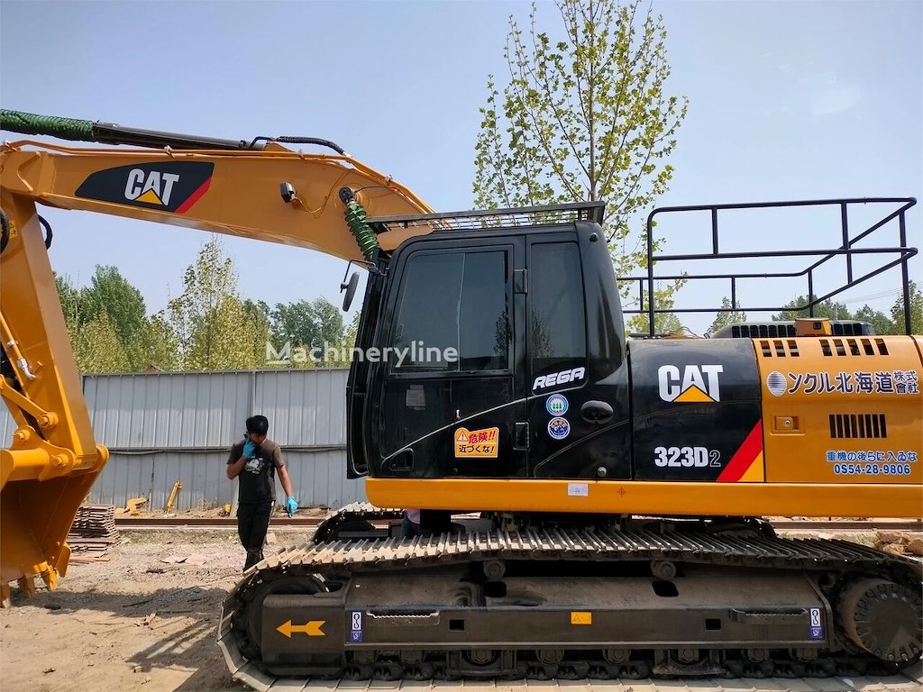 Caterpillar 323D2 bager guseničar