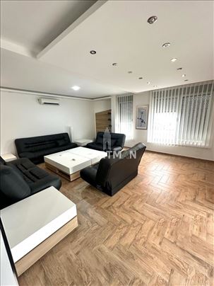 Stambeno poslovni objekat od 807m2 na 528m2 placa