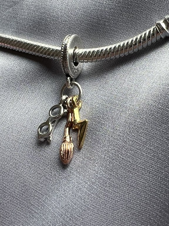 Oandora Harry Potter viseci privezak u tri boje Srebrna rosegold i