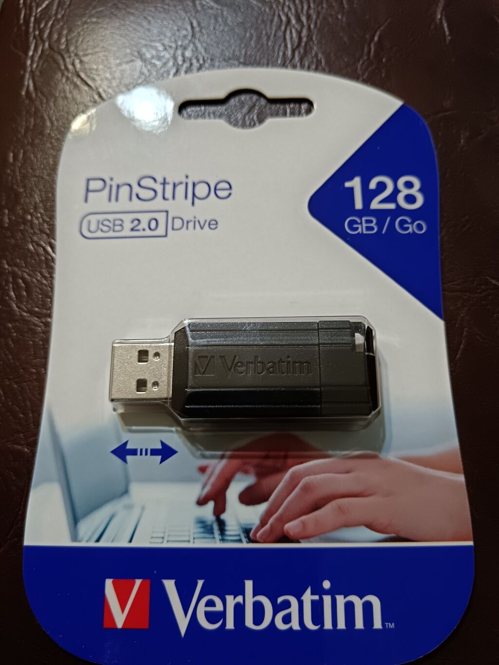 USB 128 Gb sa igrama za PS2 po izboru. USB je Nov, nekorišćen sa 2