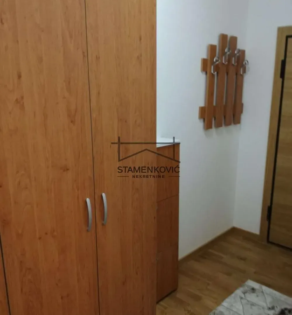 Izdavanje, garsonjera, 31m2, Podbara, Novi Sad, Novi Sad