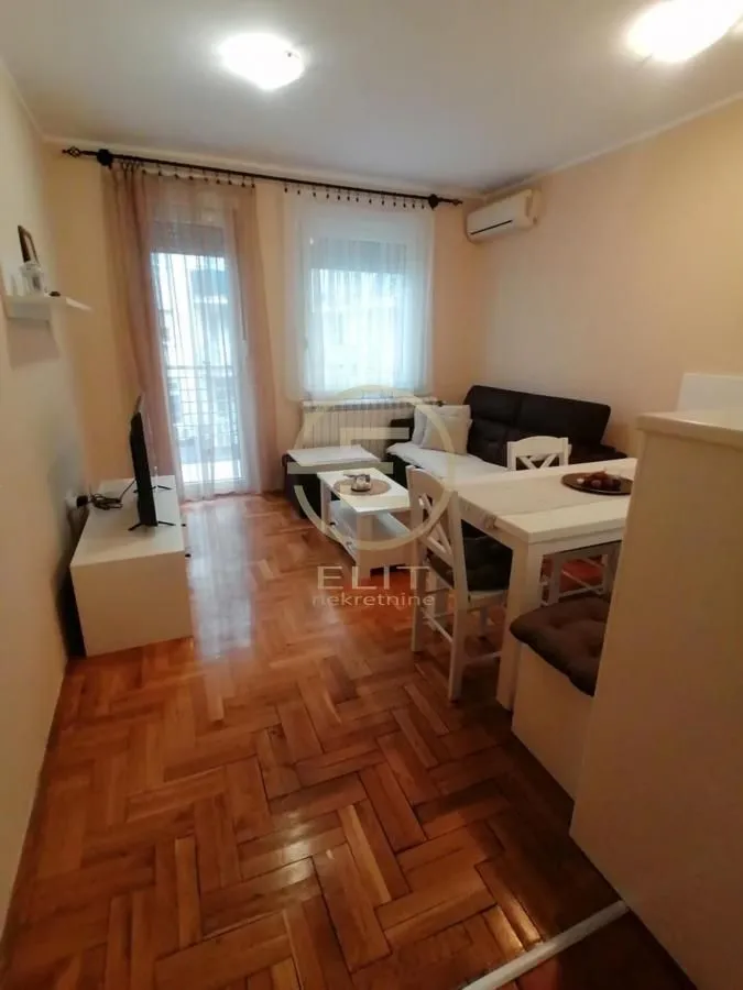 Izdavanje, dvosoban stan, 51m2, Bulevar Evrope, Novi Sad, Novi Sad