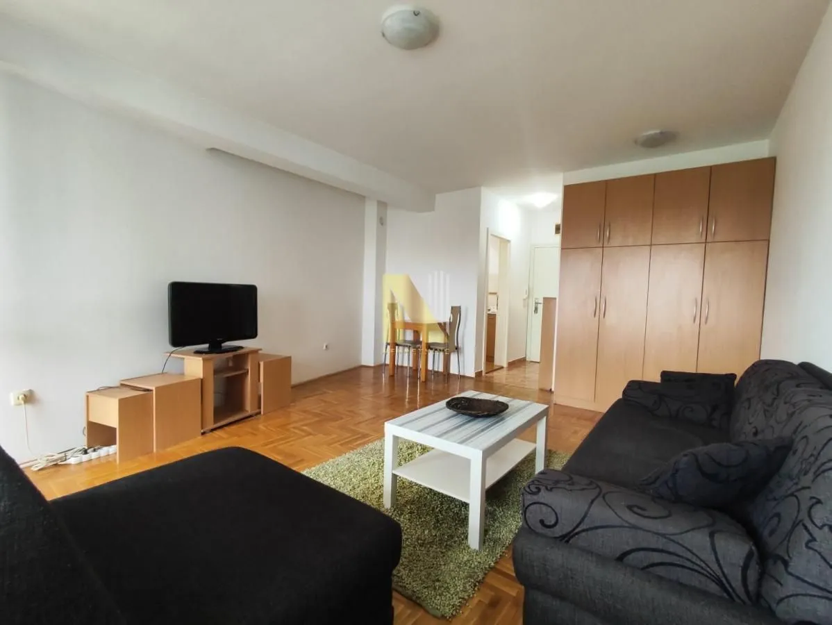 Izdavanje, jednosoban stan, 32m2, Salajka, Novi Sad, Novi Sad