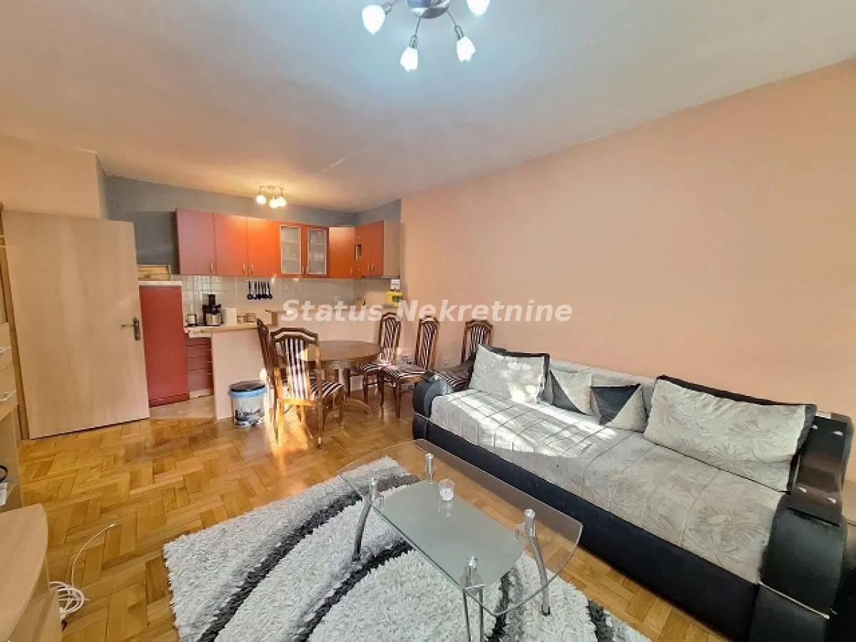 Izdavanje, dvosoban stan, 40m2, Centar, Novi Sad