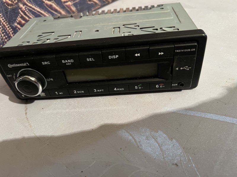 Auto radio CONTINENTALS,model TRD7412UB-OR/usb