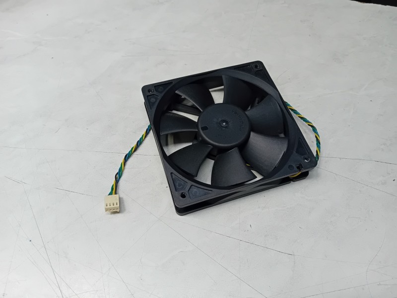 12 cm ventilator pin 4 delta 12v 0,8a ispravan