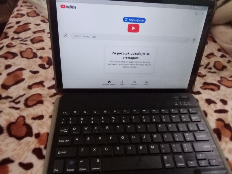 tablet BMAX ROW sa bezicnom tastaturom