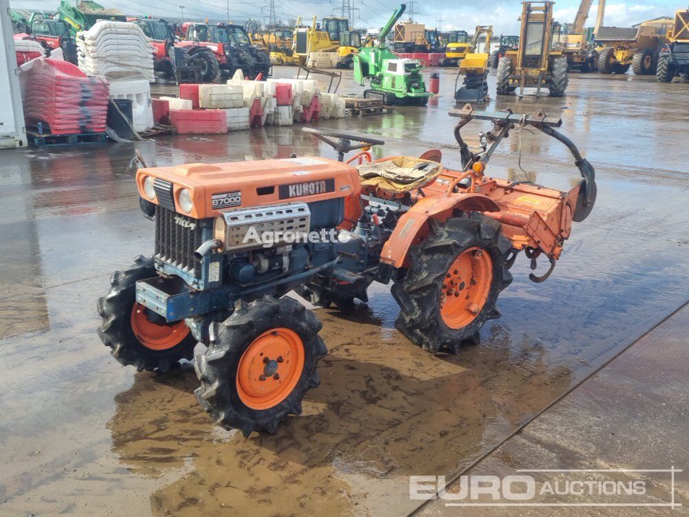 Prodaje se Kubota B7000 mini traktor na aukciji