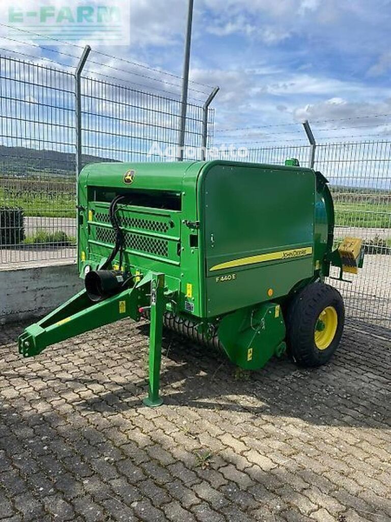 John Deere f440e balirka za četvrtaste bale