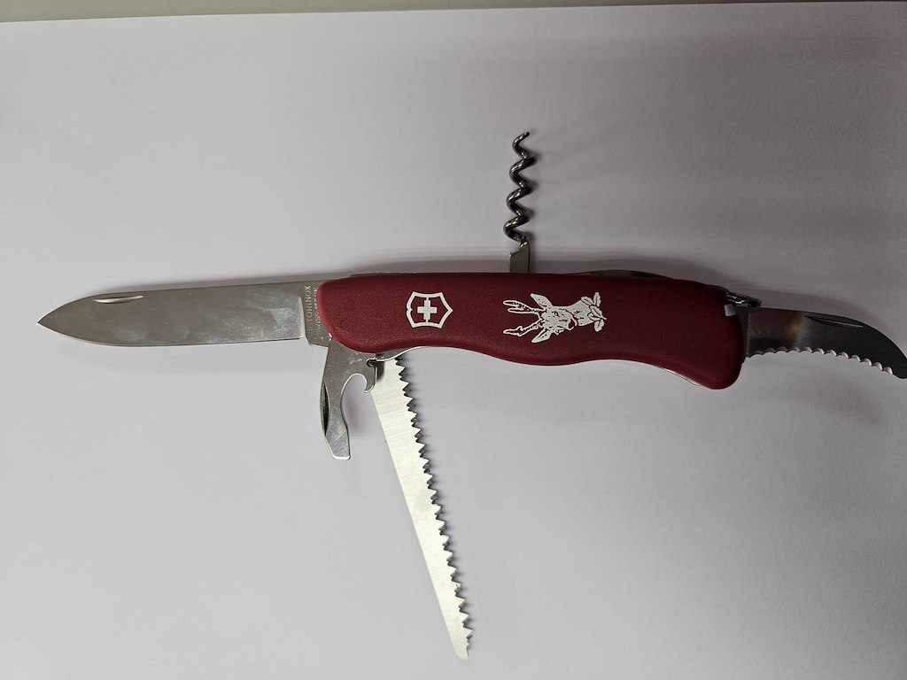 VICTORINOX HUNTER RED