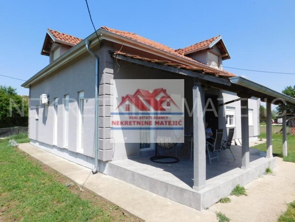 KUĆA, PETROVAC, 238 M2 + PLAC 8, 5 ARI, UKNJIŽENA, CENA – 150. 000 E