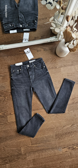 Zara Skinny Farmerke 36 Novo