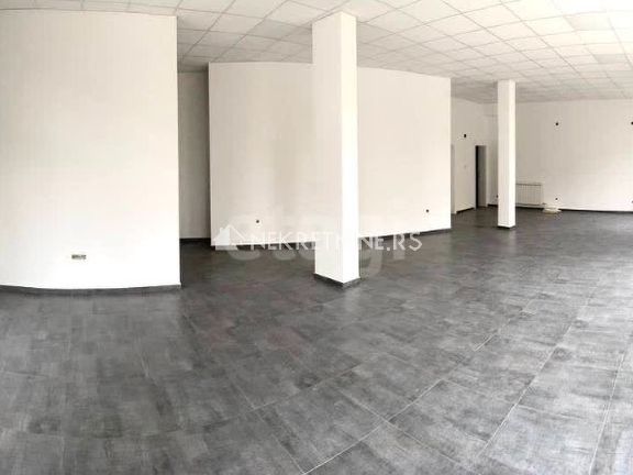 Lokal 100m2 + bašta 50m2