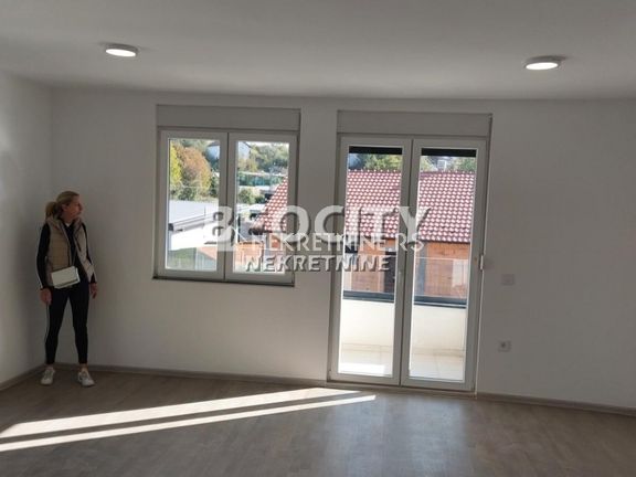 Novi Sad, Sremska Kamenica, Tihomira Arsića , 3.5, 74m2, 400EUR