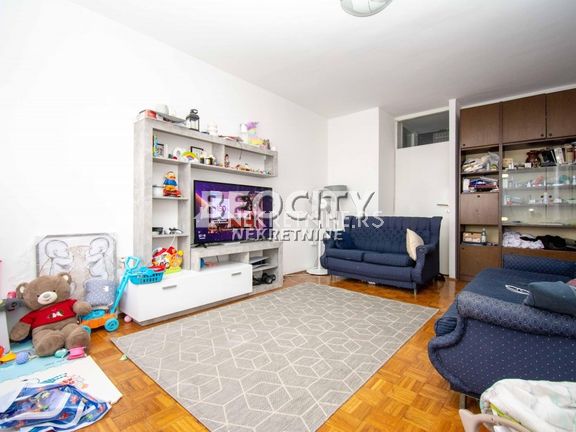 Voždovac, Banjica, Paunova, 3.0, 77m2, 184700EUR