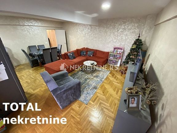 Trosoban stan NOVI SAD, 195700€