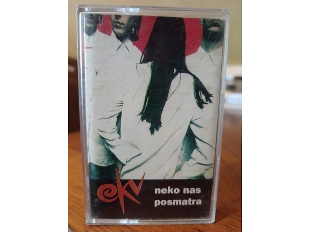 EKV-Neko nas posmatra