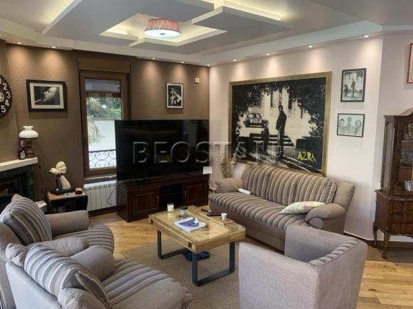 Garibaldijeva, Trosoban stan za izdavanje, 100m2, 1.200€