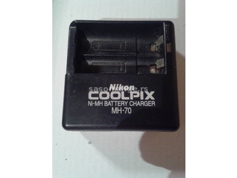 Nicon COOLPIX MH-70 punjac