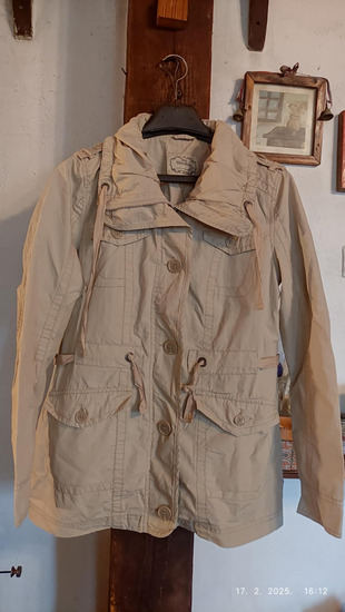 C&A JAKNA VEL.40