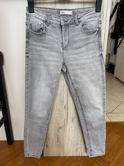 Zara sive skinny kao nove