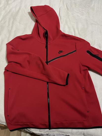 NIKE tech fleece