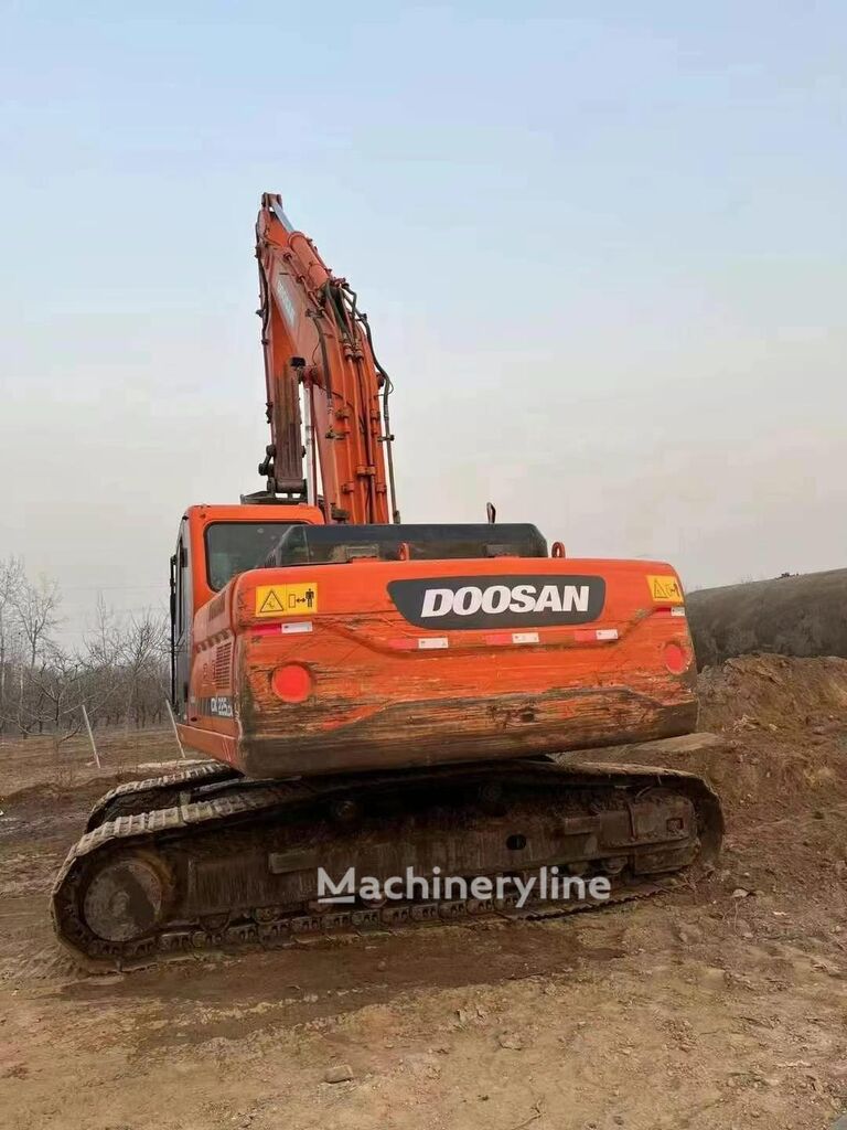 Doosan DX225 bager guseničar