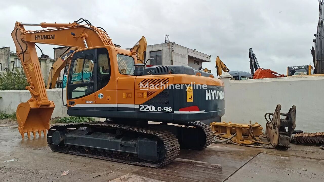 Hyundai R220 bager guseničar