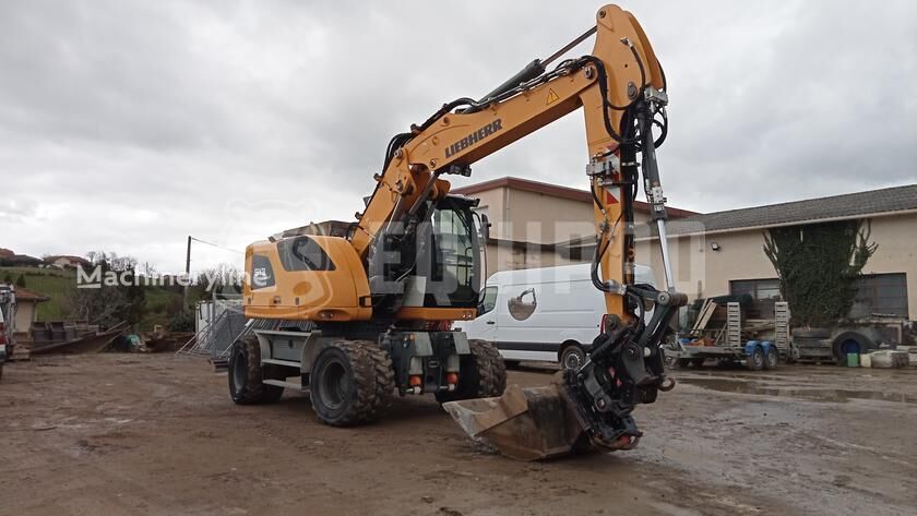 Liebherr A 913 Compact Litronic with OilQuick Rototilt, 6 buckets, pallet bager točkaš