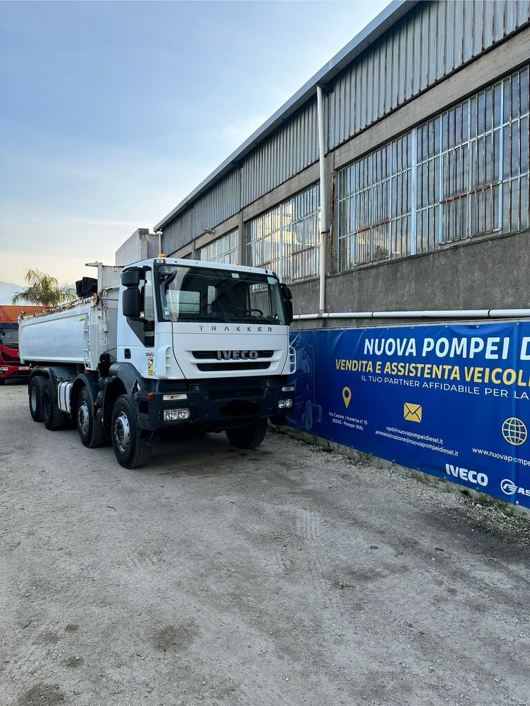 IVECO TRAKKER 8X4 kiper