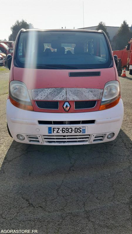 Prodaje se Renault TRAFIC minibus furgon na aukciji