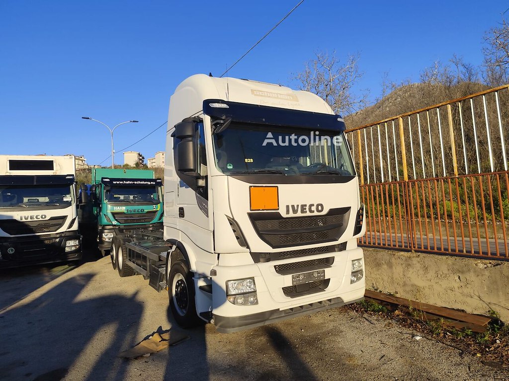 IVECO Stralis 260S46 kamion s ravnom platformom