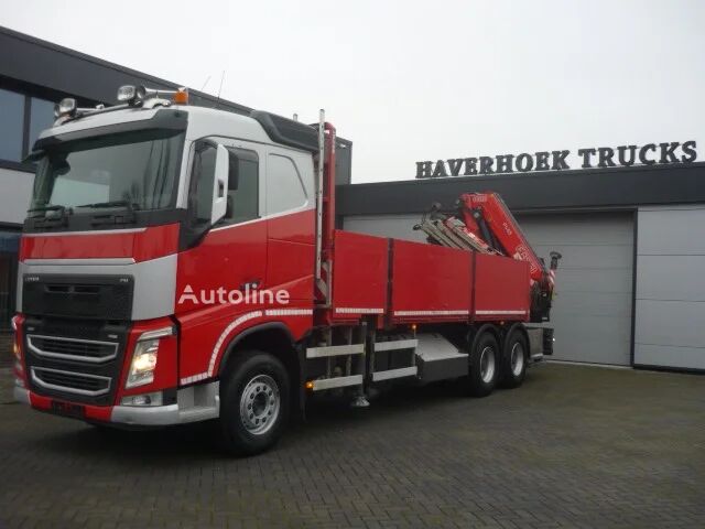 Volvo FH 460 6x4 Fassi F455 -6 kamion s ravnom platformom