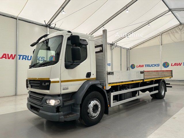 DAF LF55 220 kamion s ravnom platformom