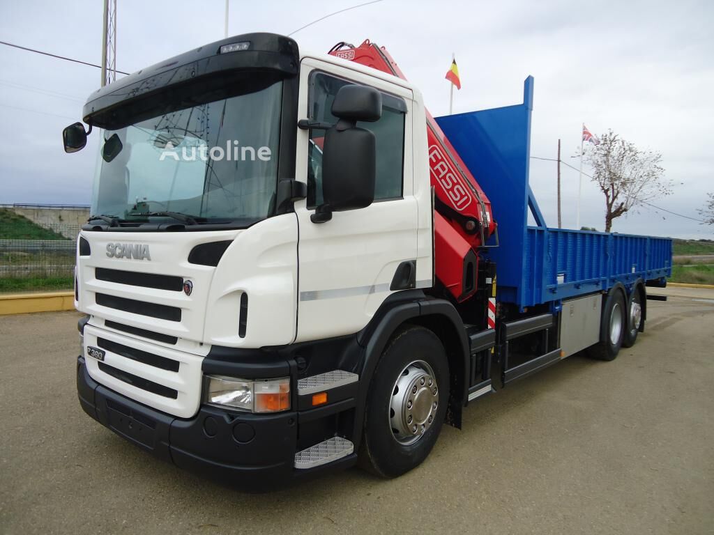 Scania P 360 kamion s ravnom platformom