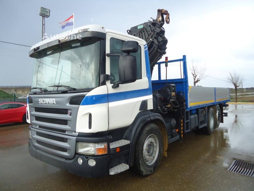 Scania P 360 kamion s ravnom platformom