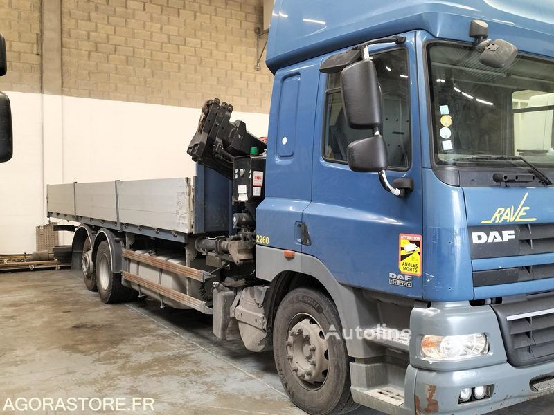 Prodaje se DAF CF85 kamion s ravnom platformom na aukciji