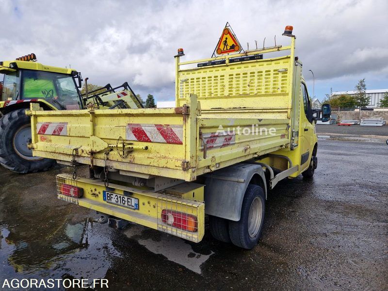 Prodaje se Renault Master kamion s ravnom platformom < 3.5t na aukciji