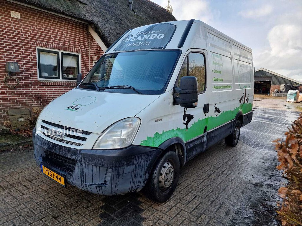 Prodaje se IVECO Daily 35S12V 330 kamion furgon < 3.5t na aukciji