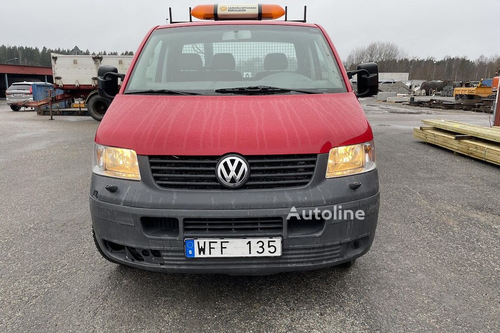 Prodaje se Volkswagen Transporter kamion s ravnom platformom < 3.5t na aukciji