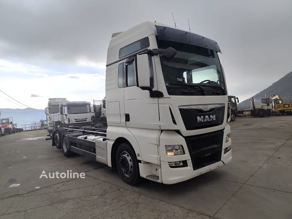 MAN TGX 26.440 kamion s ravnom platformom