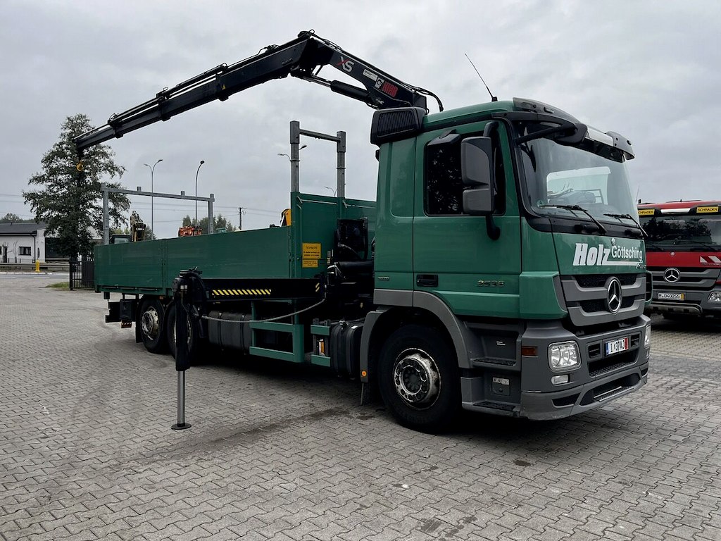 Mercedes-Benz ACTROS 2532 6X2 EUR 5, KRAN HIAB 166 kamion s ravnom platformom