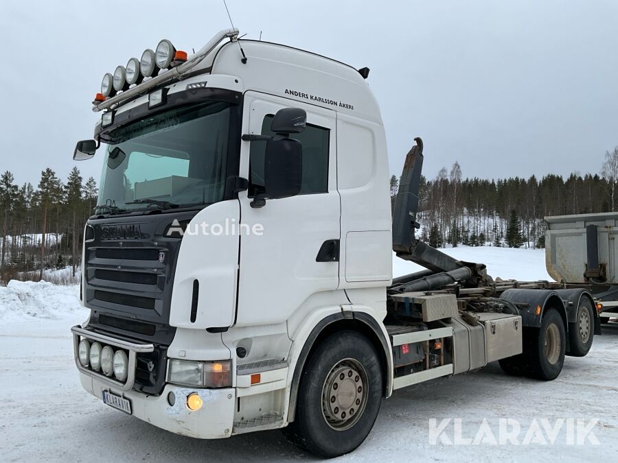 Prodaje se Scania R560 rol kiper sa kukom na aukciji